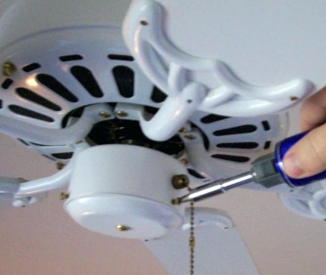 How To Replace Bulb In Hampton Bay Ceiling Fan Remote Light | Shelly ...